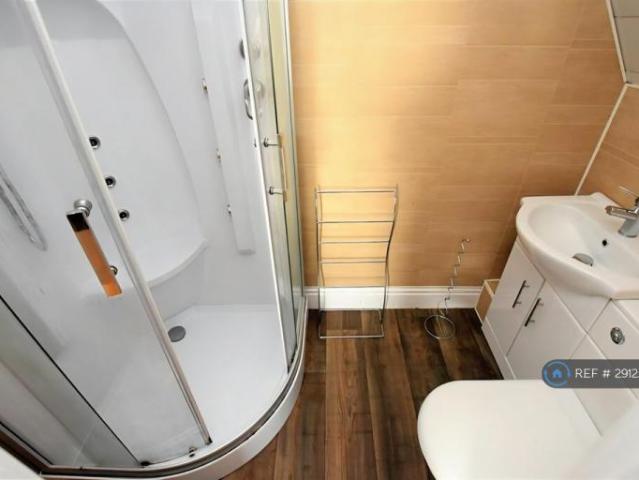 Room at Station Road, Birmingham