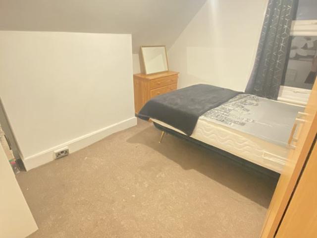 Room at Station Road, Greater London