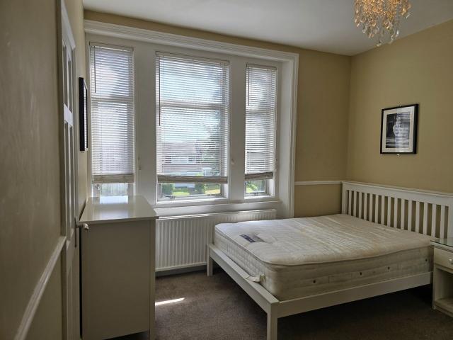Room at Station Road, Greater London