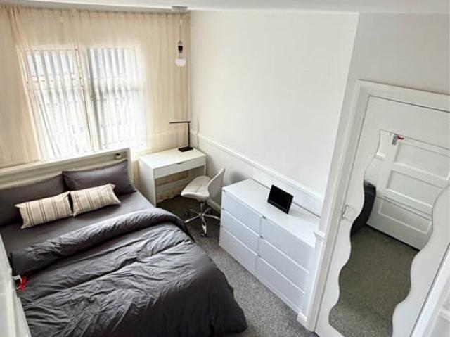 Room at Station Road, Greater London