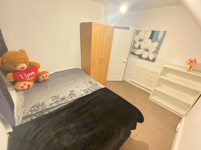 Room at Station Road, Greater London