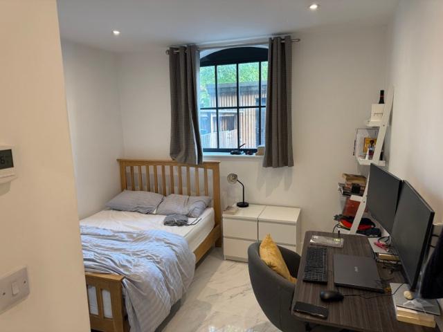 Room at Station Road, Greater London