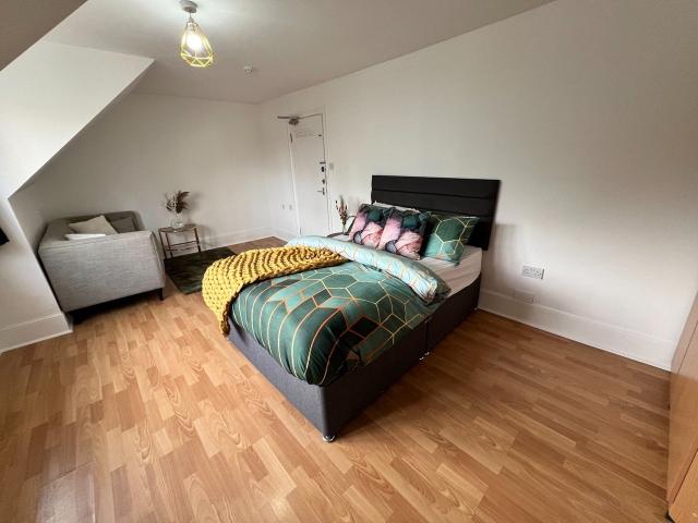 Room at Station Road, Greater London