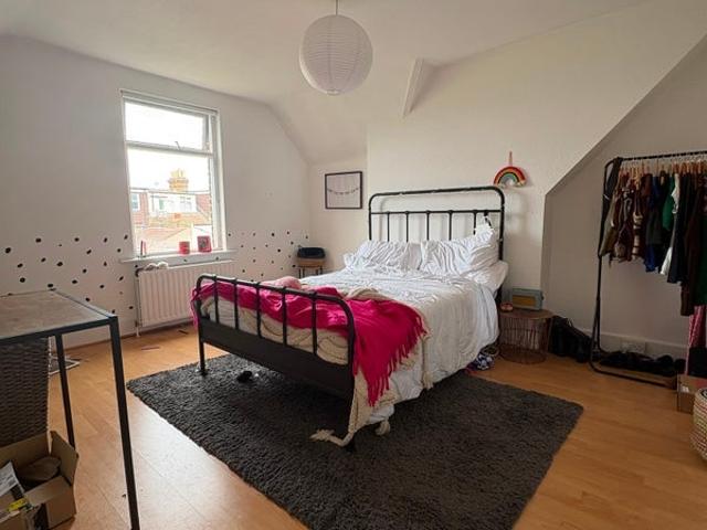 Room at Station Road, Greater London