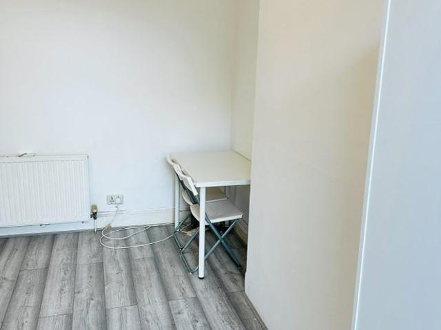 Room at Station Road, Greater London