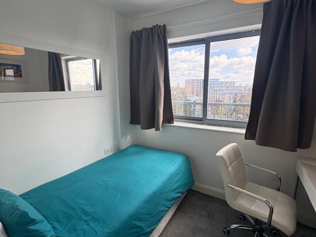 Room at Station Road, Greater London