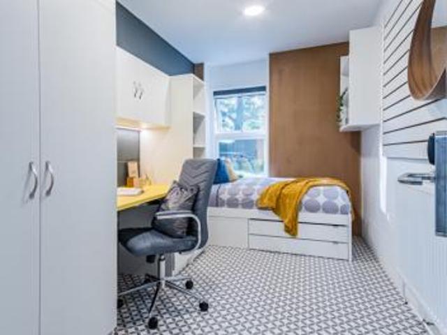 Room at Station Road, Greater London