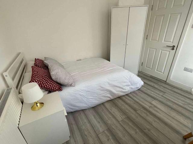 Room at Station Road, Greater London