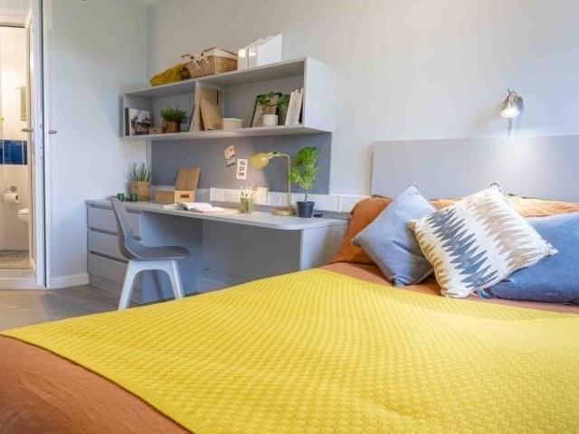 Room at Station Road, Greater London