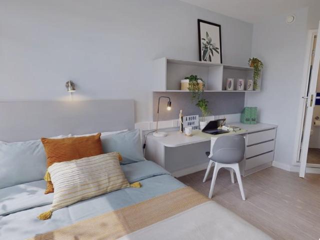 Room at Station Road, Greater London