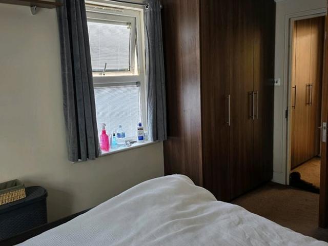 Room at Station Road, Greater London