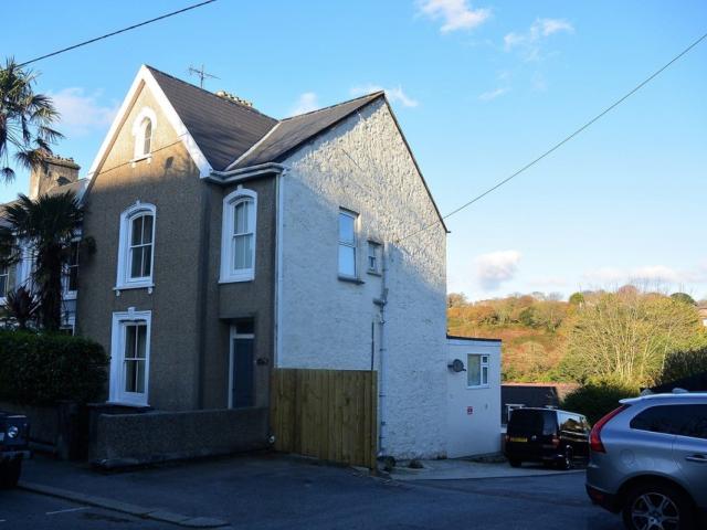 Room at Station Road, Penryn