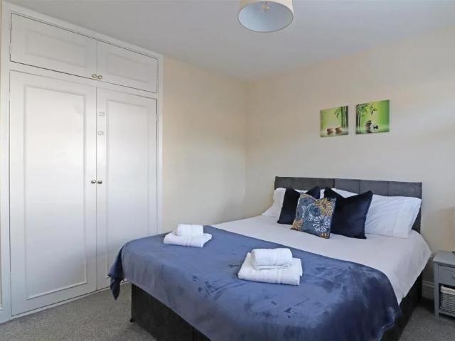 Room at Station Road, Reigate and Banstead
