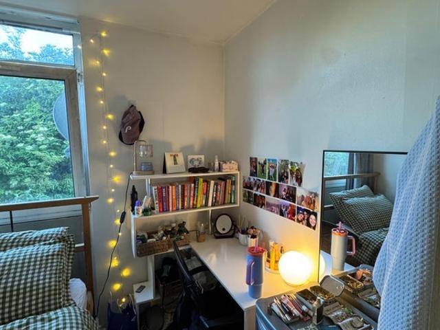 Room at Stayner's Road, Greater London