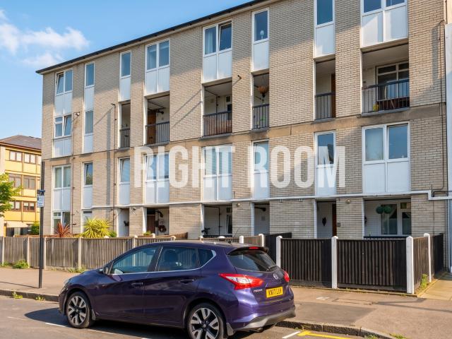Room at Stebondale Street, Greater London