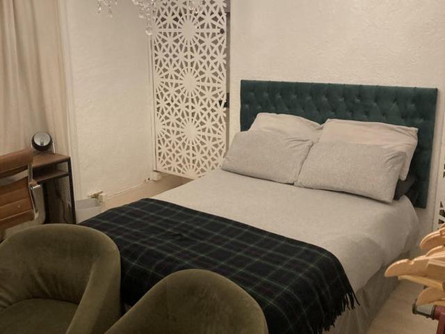Room at Steedman Street, Greater London