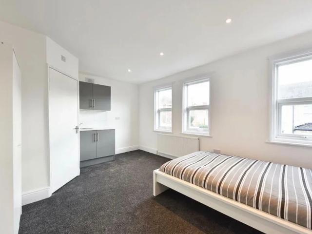 Room at Stella Street, Mansfield