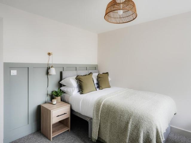 Room at Stephen Street, Bristol