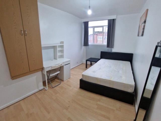 Room at Stepney Green, Greater London