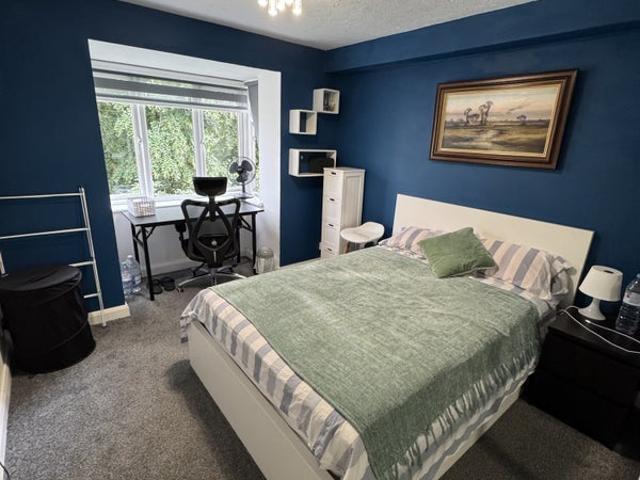 Room at Sterling Gardens, Greater London