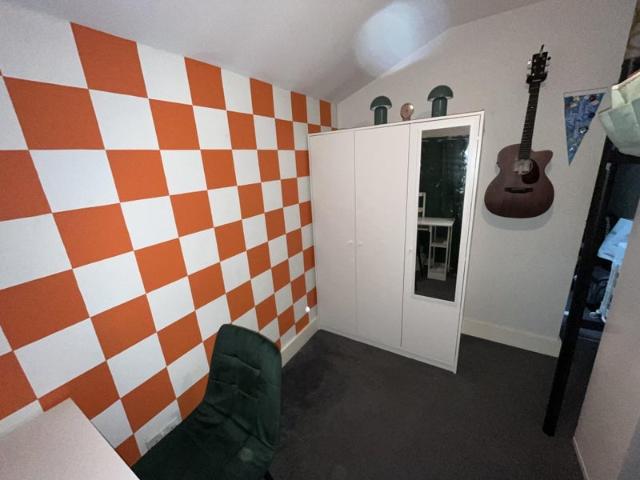 Room at Sterne Street, Greater London