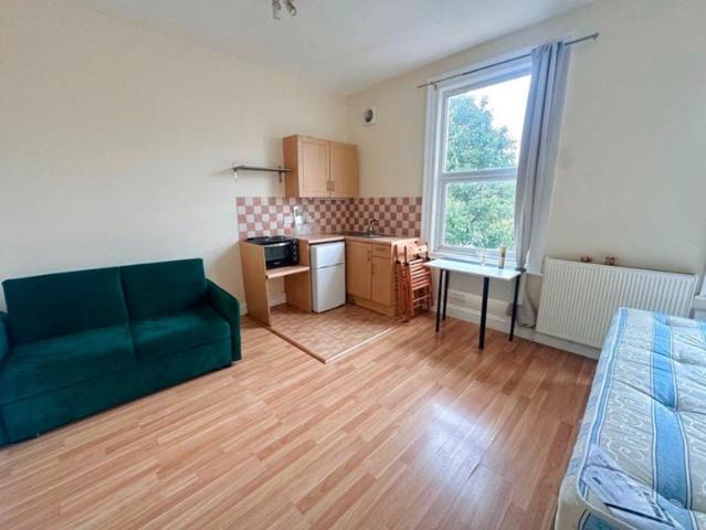 Room at Sterne Street, Greater London
