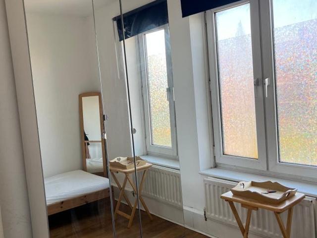 Room at Steven's Avenue, Greater London