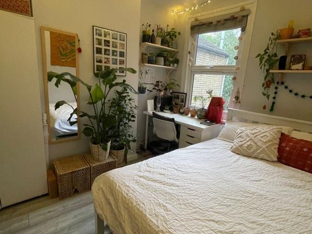 Room at Steven's Avenue, Greater London
