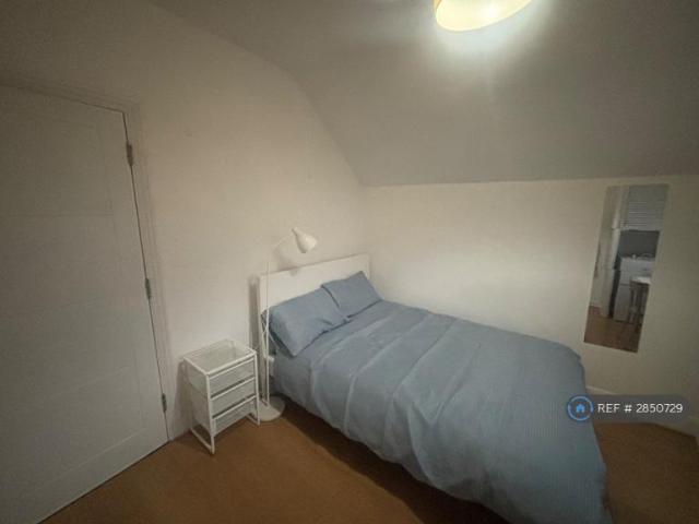 Room at Steventon Road, Greater London