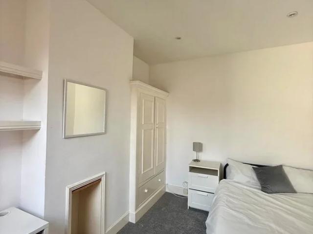Room at Stimpson Avenue, Northampton