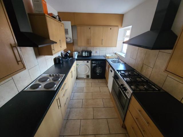 Room at Stile Road, Slough