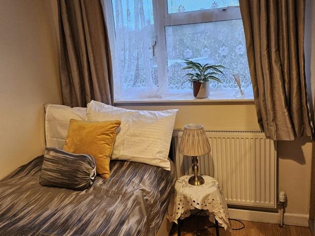Room at Stirling Drive, Greater London