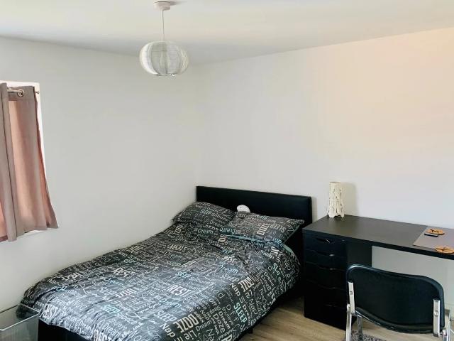 Room at Stirling Road, Cambridge