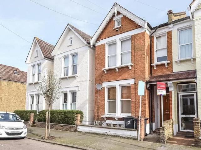 Room at Stirling Road, Greater London