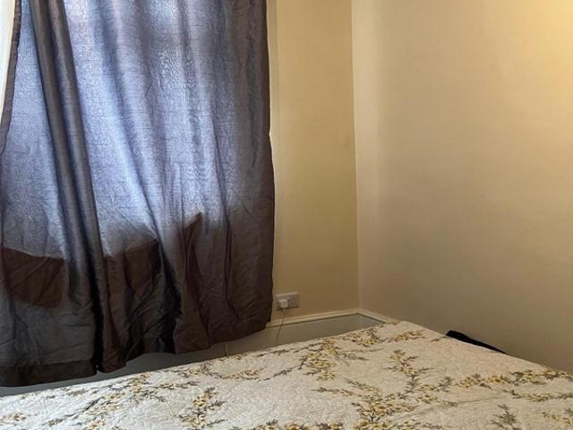 Room at Stirling Road, Greater London