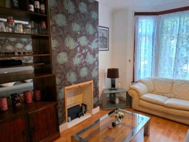 Room at Stirling Road, Greater London