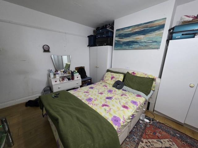 Room at Stirling Road, Greater London