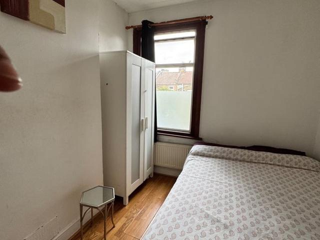 Room at Stirling Road, Greater London