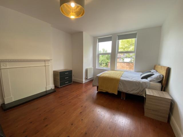 Room at Stone Hill Road, Derby
