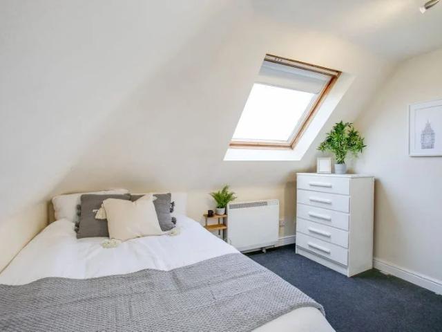 Room at Stonehill Road, Greater London