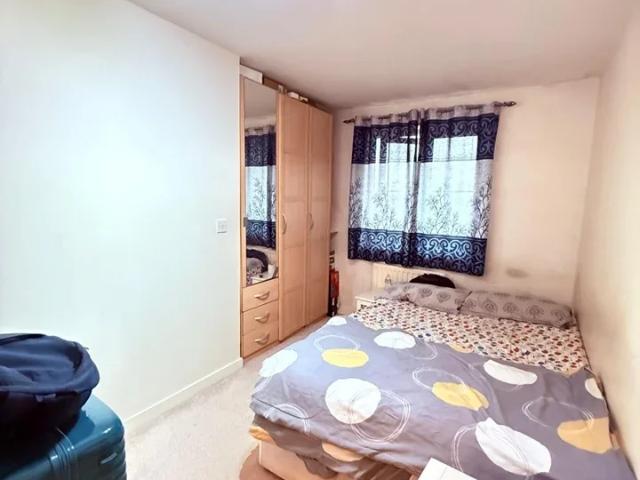 Room at Stoneleigh Road, Greater London
