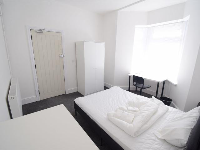 Room at Stockland Street, Cardiff