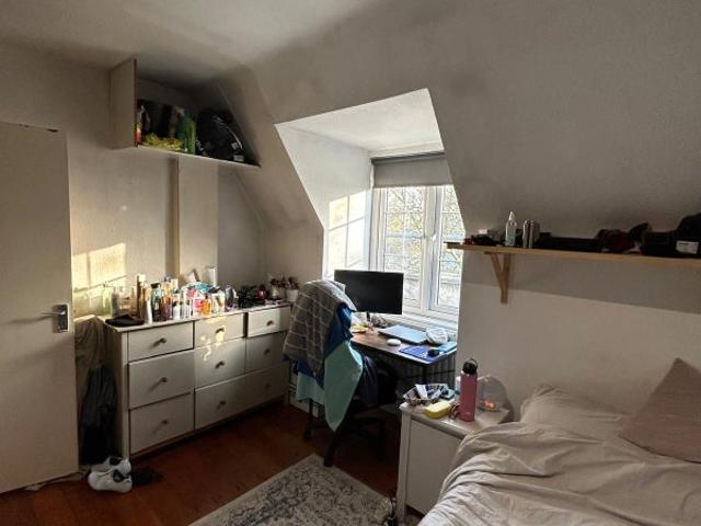 Room at Stockwell Gardens, Greater London
