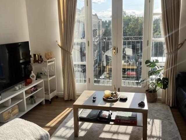 Room at Stockwell Green, Greater London