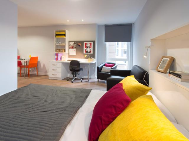 Room at Stockwell Green, Greater London