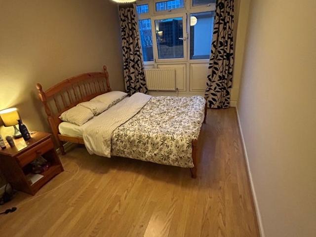 Room at Stockwell Park Road, Greater London