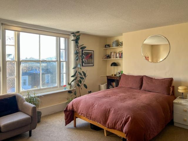 Room at Stockwell Park Road, Greater London