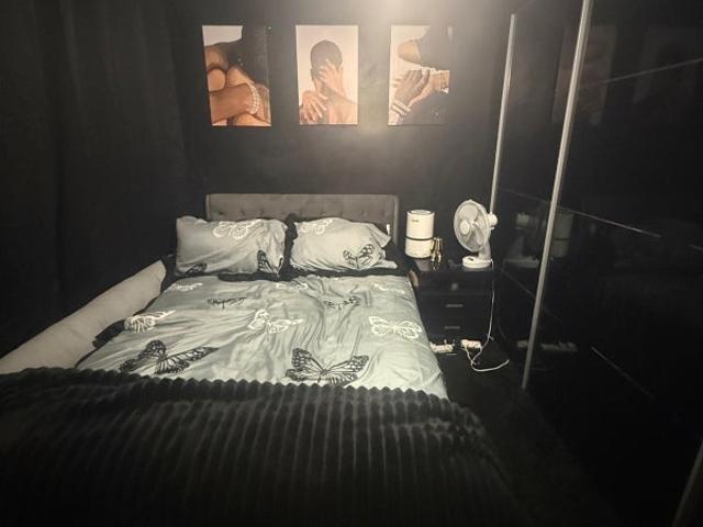 Room at Stockwell Park Road, Greater London