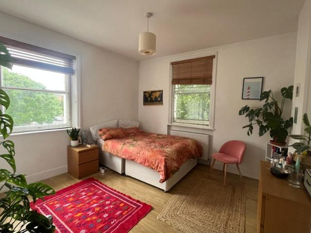 Room at Stockwell Park Road, Greater London