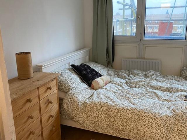 Room at Stockwell Park Road, Greater London